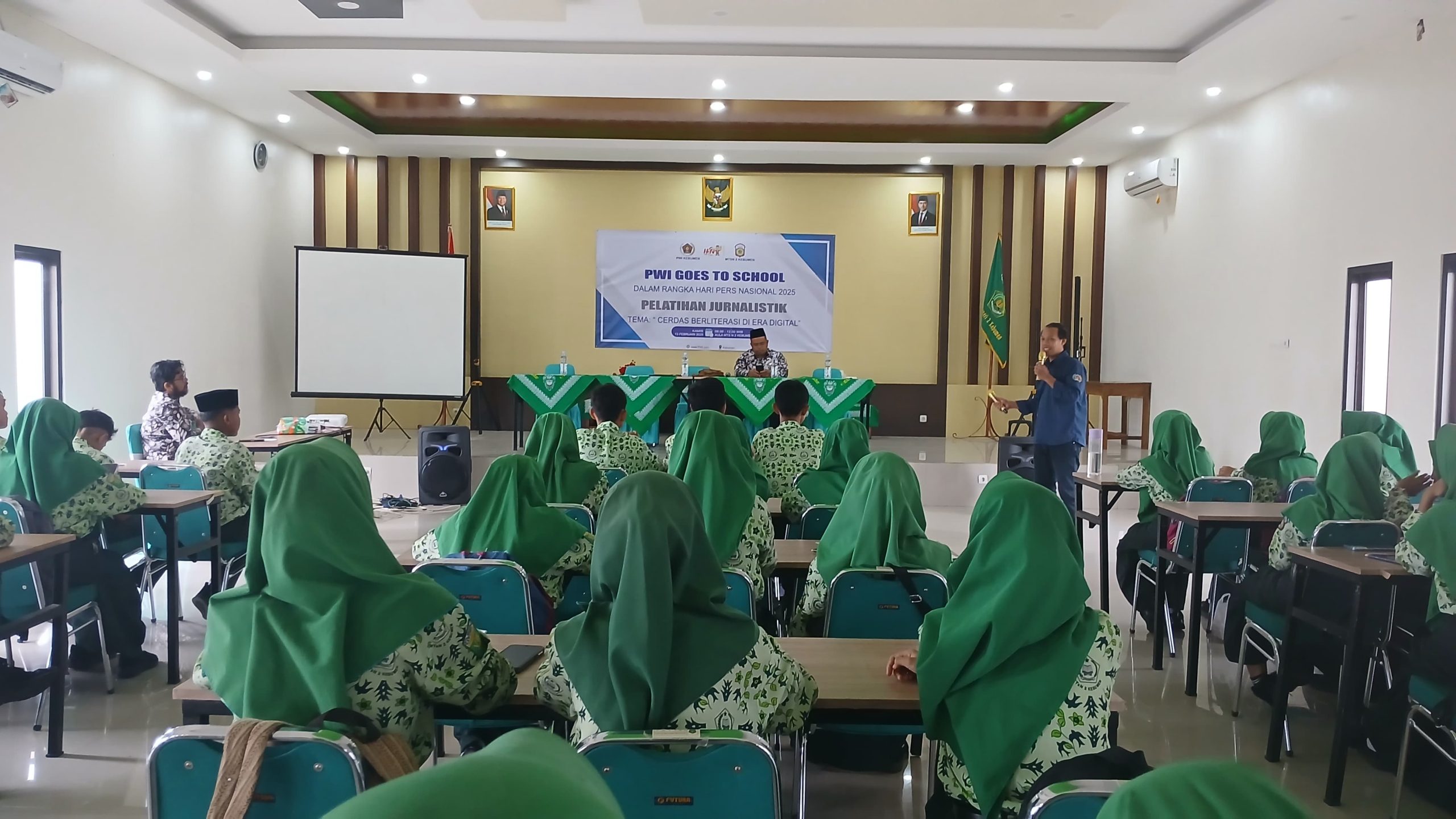 PWI Goes to School di MTsN 2 Kebumen: Cerdas Berliterasi di Era Digital ...